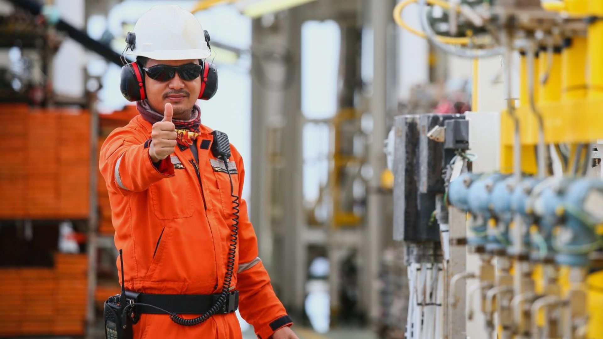 Elementos de protección para trabajar en el sector petrolero. | Passos